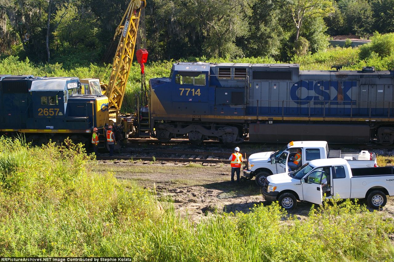 CSX 7714 BEING LIFT BACK ONTO THE TRACK